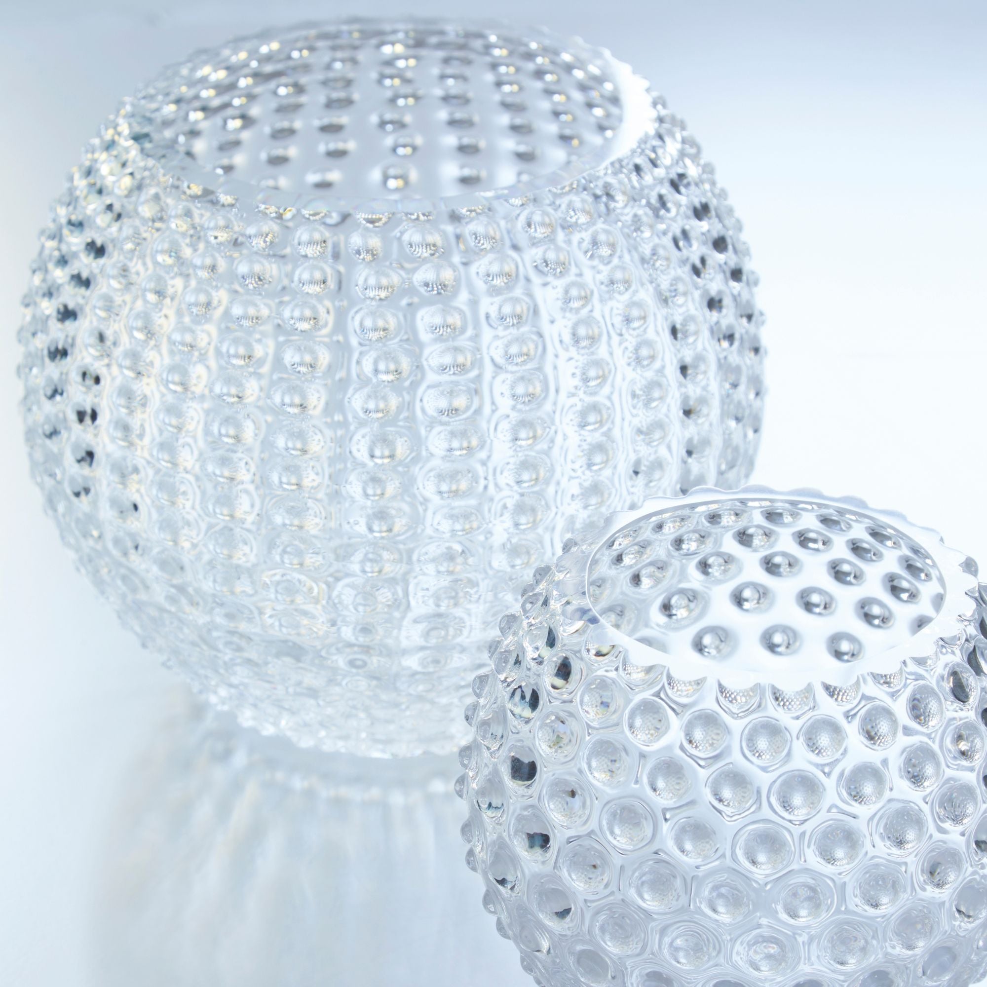 Hobnob Medium Decorative Centerpiece Vase – Mariposa