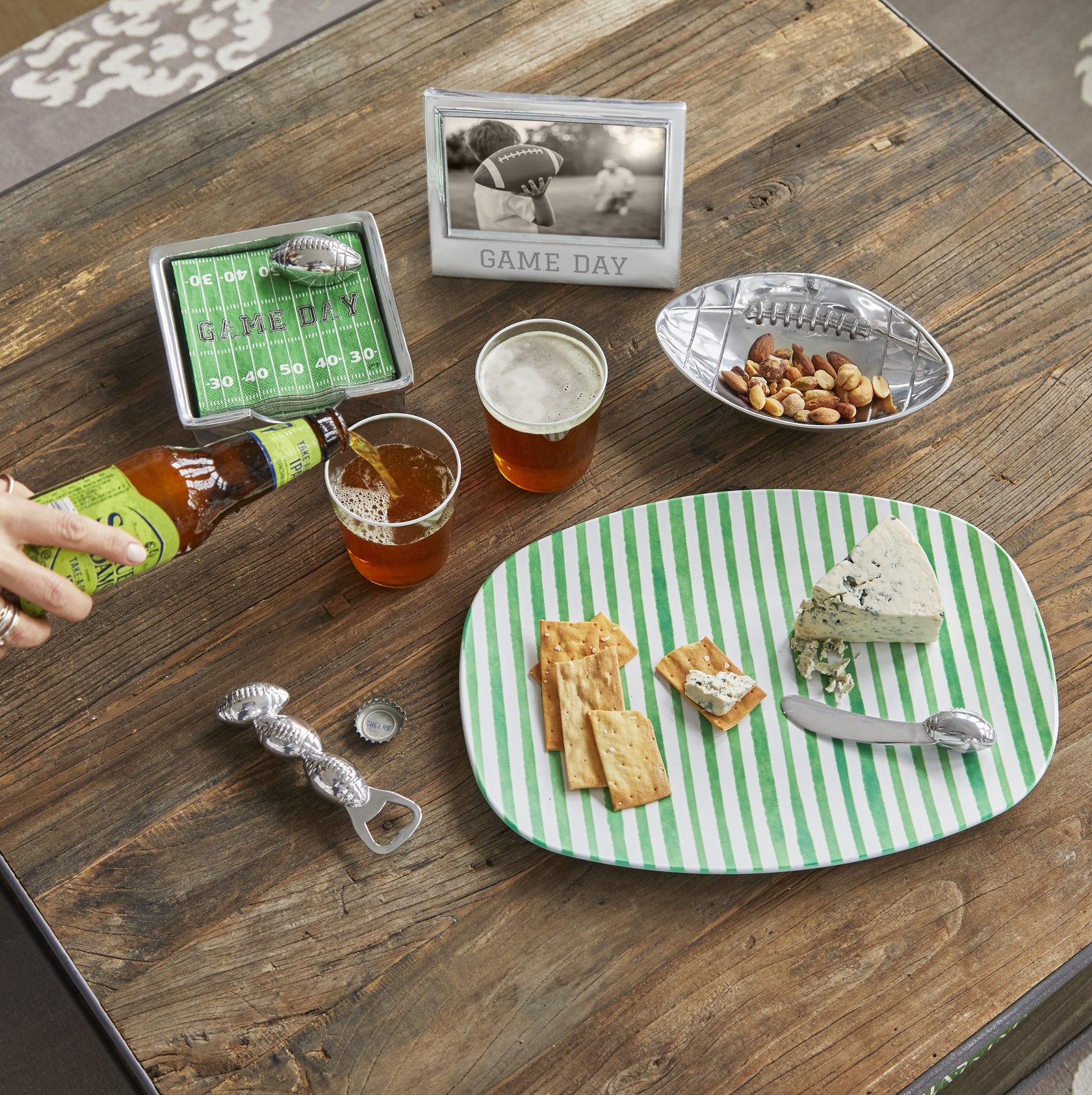 Dark Green Simple Stripes Platter – Mariposa