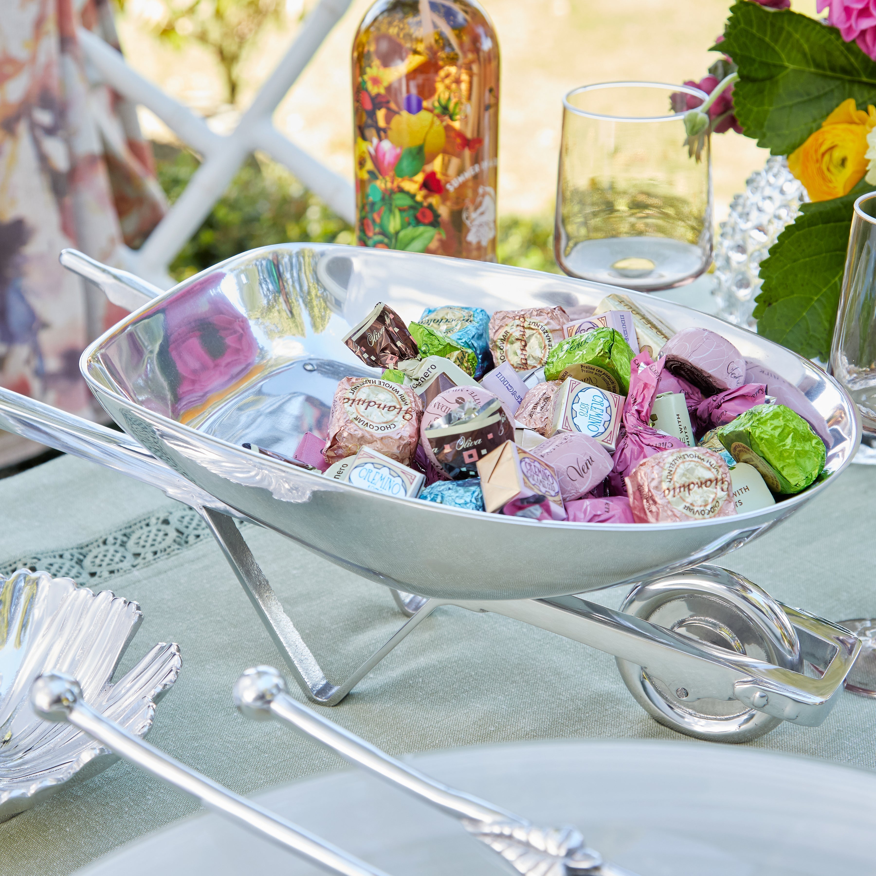 Wheelbarrow Server – Mariposa