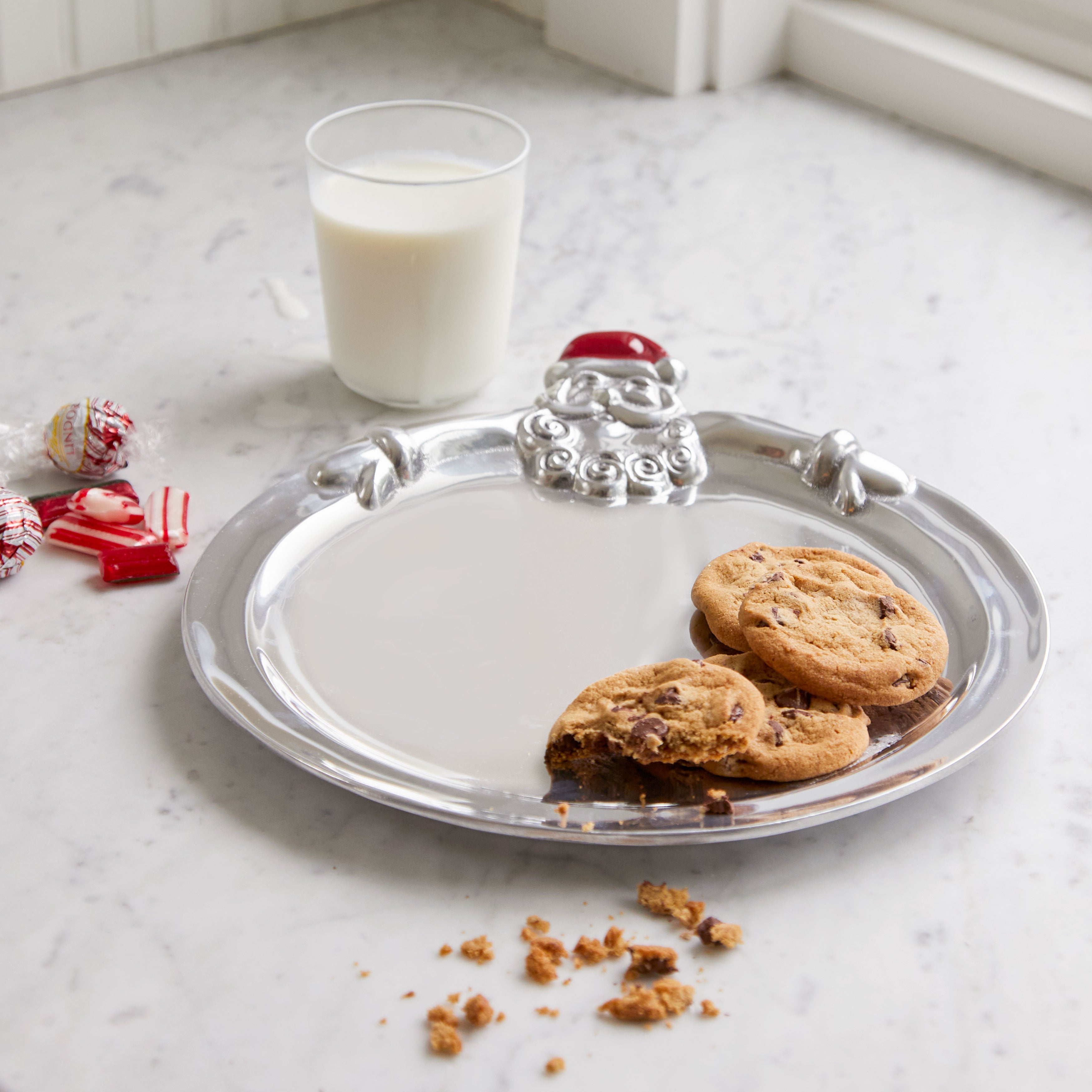 Hugging Santa Round Cookie Platter | Mariposa