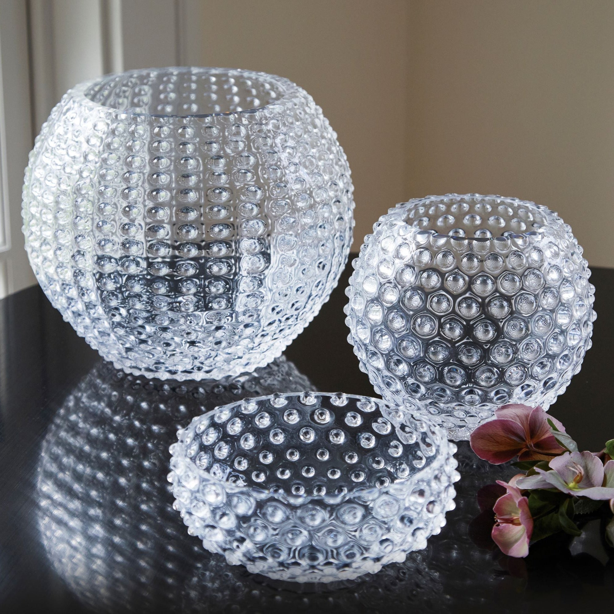 Hobnob Medium Decorative Centerpiece Vase – Mariposa